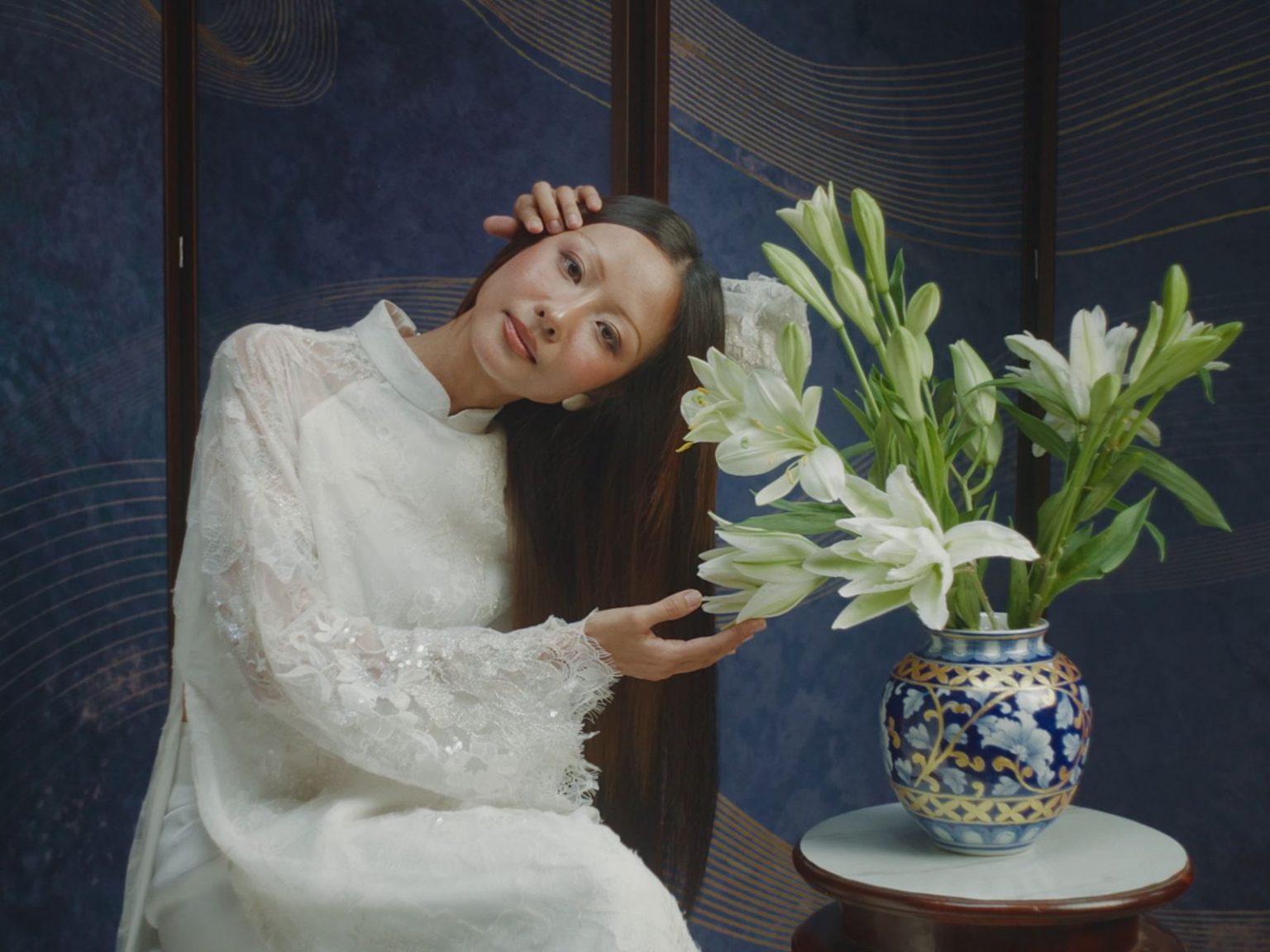 Suboi và phái đoàn Hoa Kỳ ra mắt MV Never Before | Harper's Bazaar Việt Nam