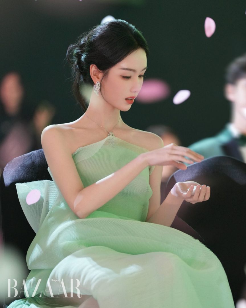 Trần Đô Linh, cốt cách mỹ nhân xuất phát từ tri thức | Harper's Bazaar ...
