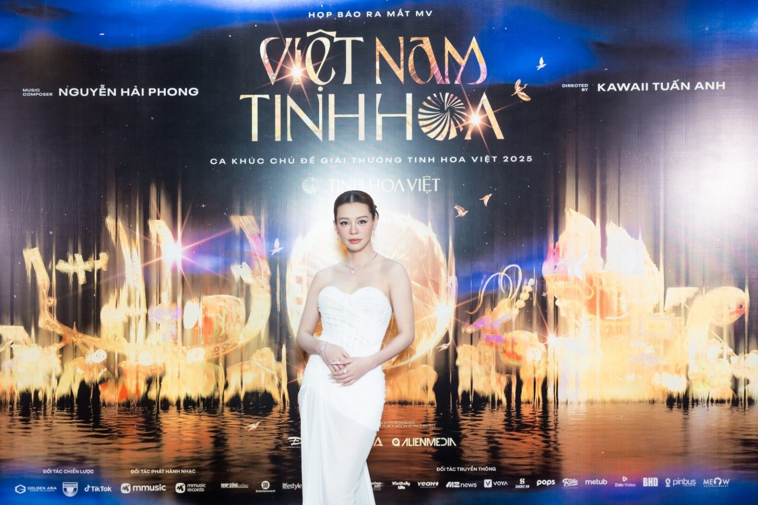 Việt Nam Tinh Hoa: Dàn nghệ sĩ khủng đoàn kết, tạo sức mạnh sáng tạo Việt | Harper's Bazaar Việt Nam