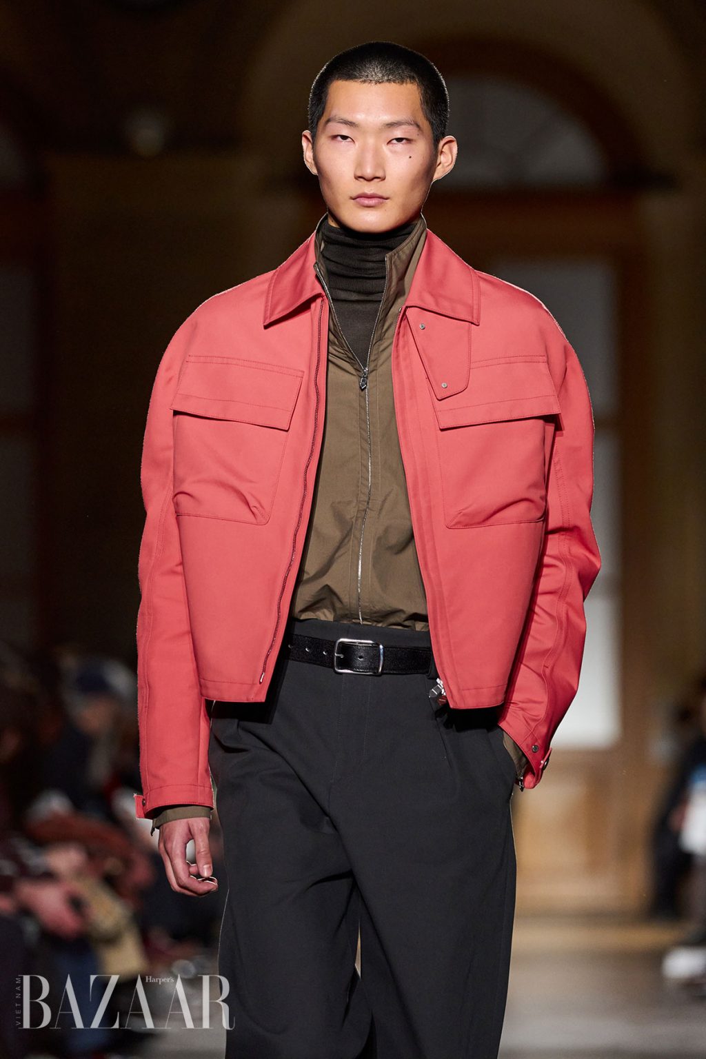Hermès Men Thu Đông 2026: Véronique Nichanian chào tạm biệt | Harper's ...