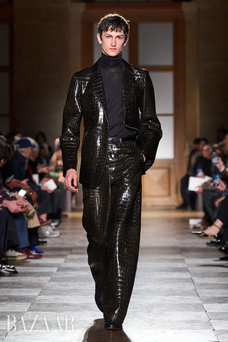 Hermès Men Thu Đông 2026: Véronique Nichanian chào tạm biệt | Harper's ...