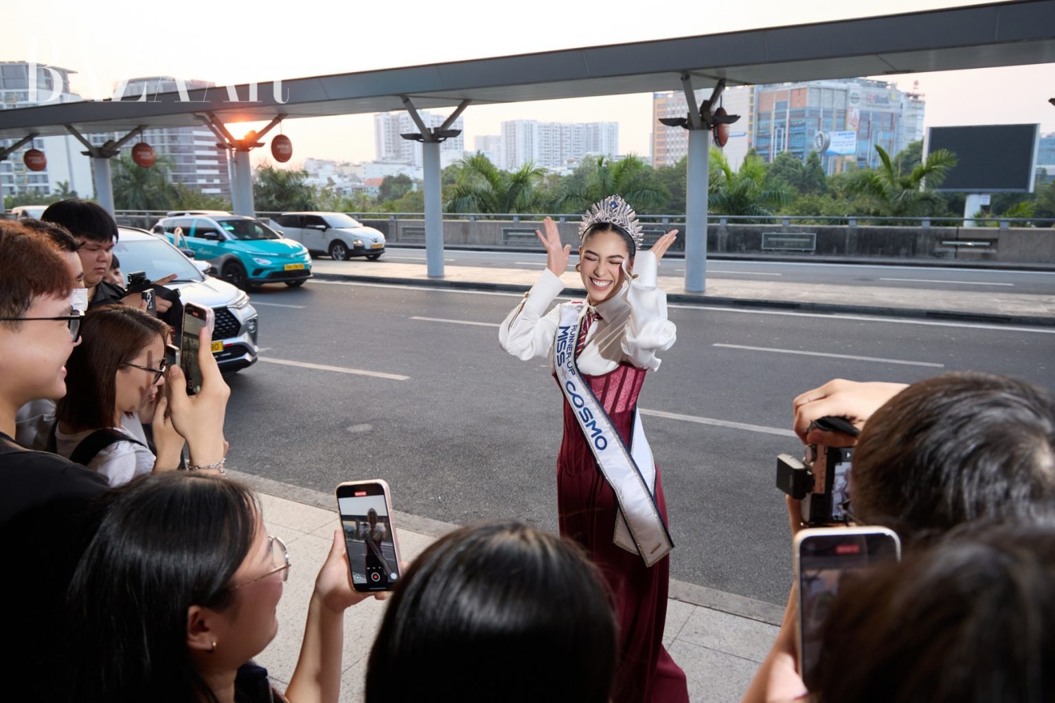 Á hậu Miss Cosmo 2025 Chelsea Fernandez trở về Philippines | Harper's ...