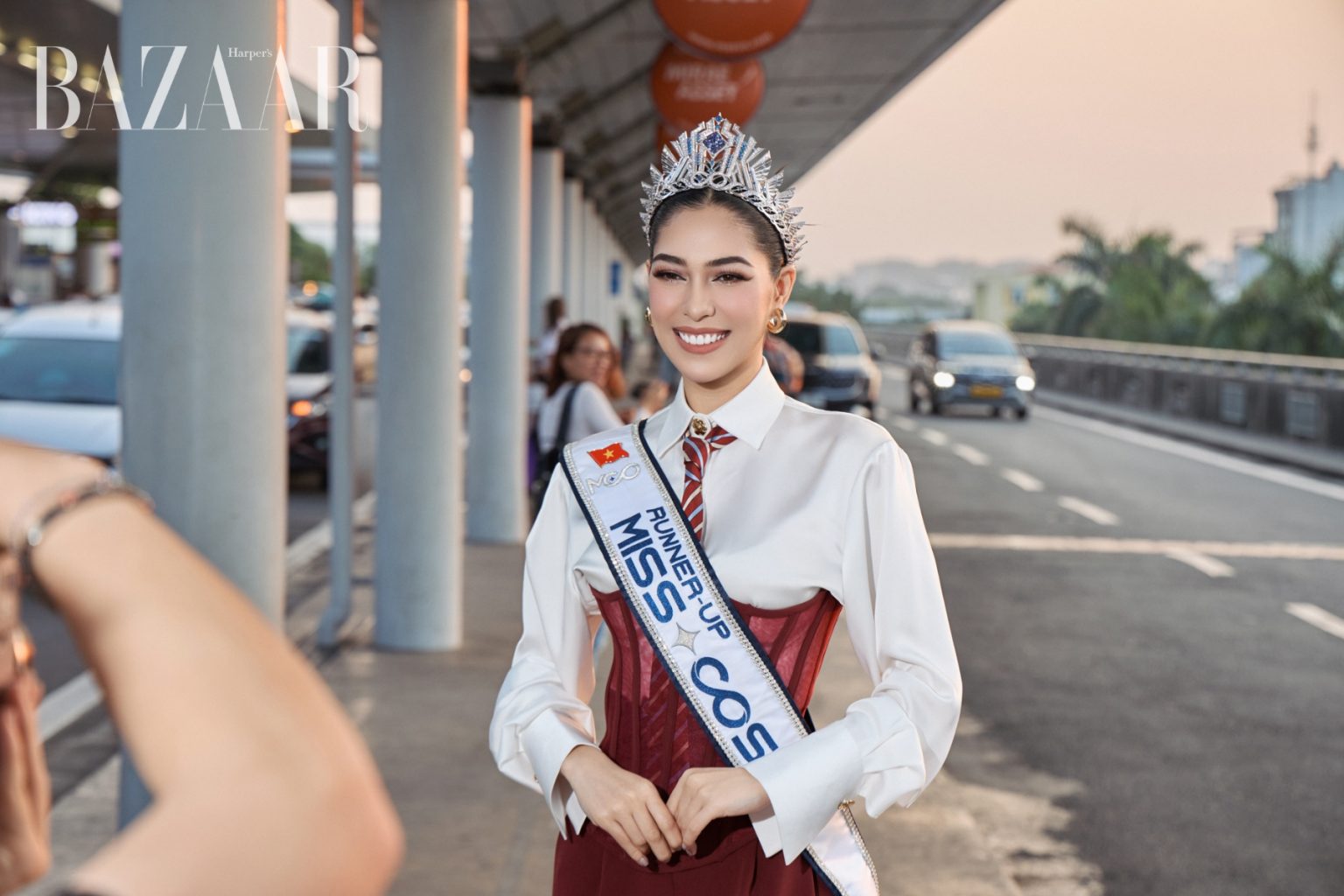 Á hậu Miss Cosmo 2025 Chelsea Fernandez trở về Philippines | Harper's ...