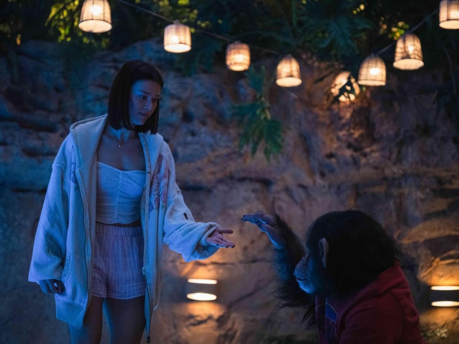 Phản diện Disney lột xác thành nữ thần kinh dị của Linh Trưởng