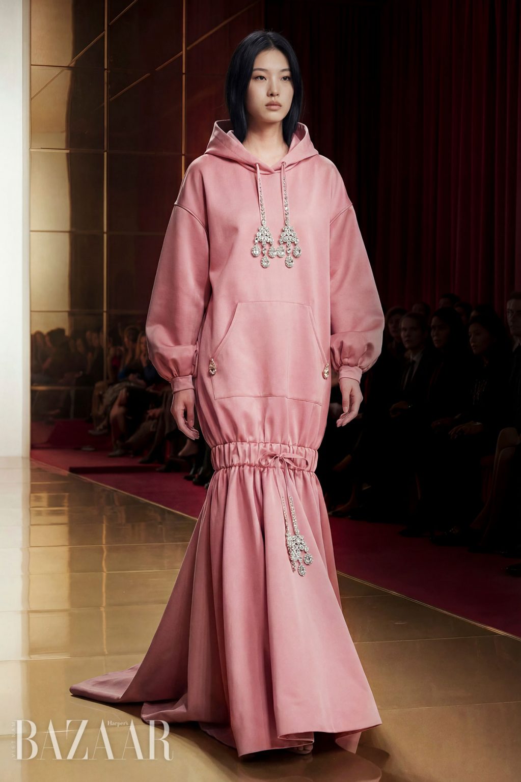 Show AI của Alexis Mabille làm rúng động Tuần lễ Haute Couture