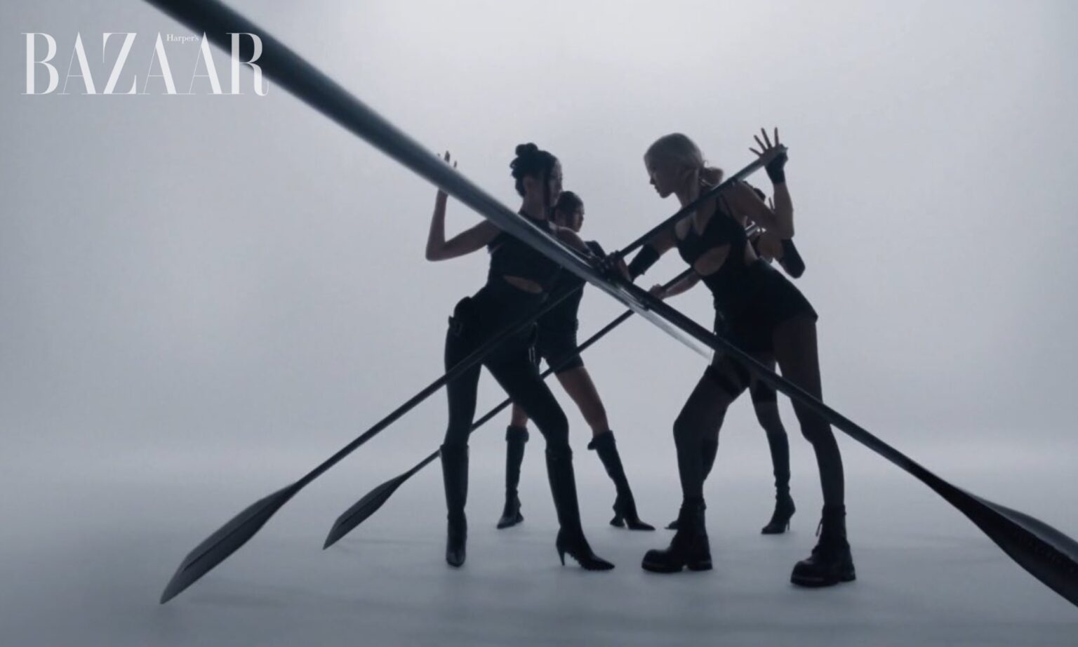 Dòng chữ tiếng Việt gây bất ngờ trong MV "GO" của BLACKPINK | Harper's ...