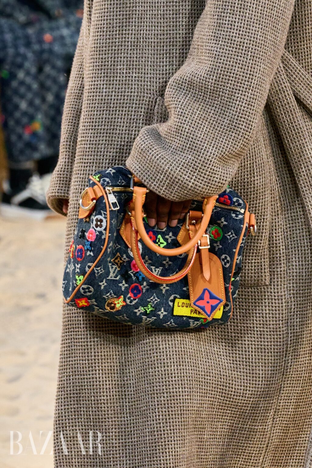 Túi Louis Vuitton Men Xuân Hè 2027 là điểm hấp dẫn nhất show | Harper's ...